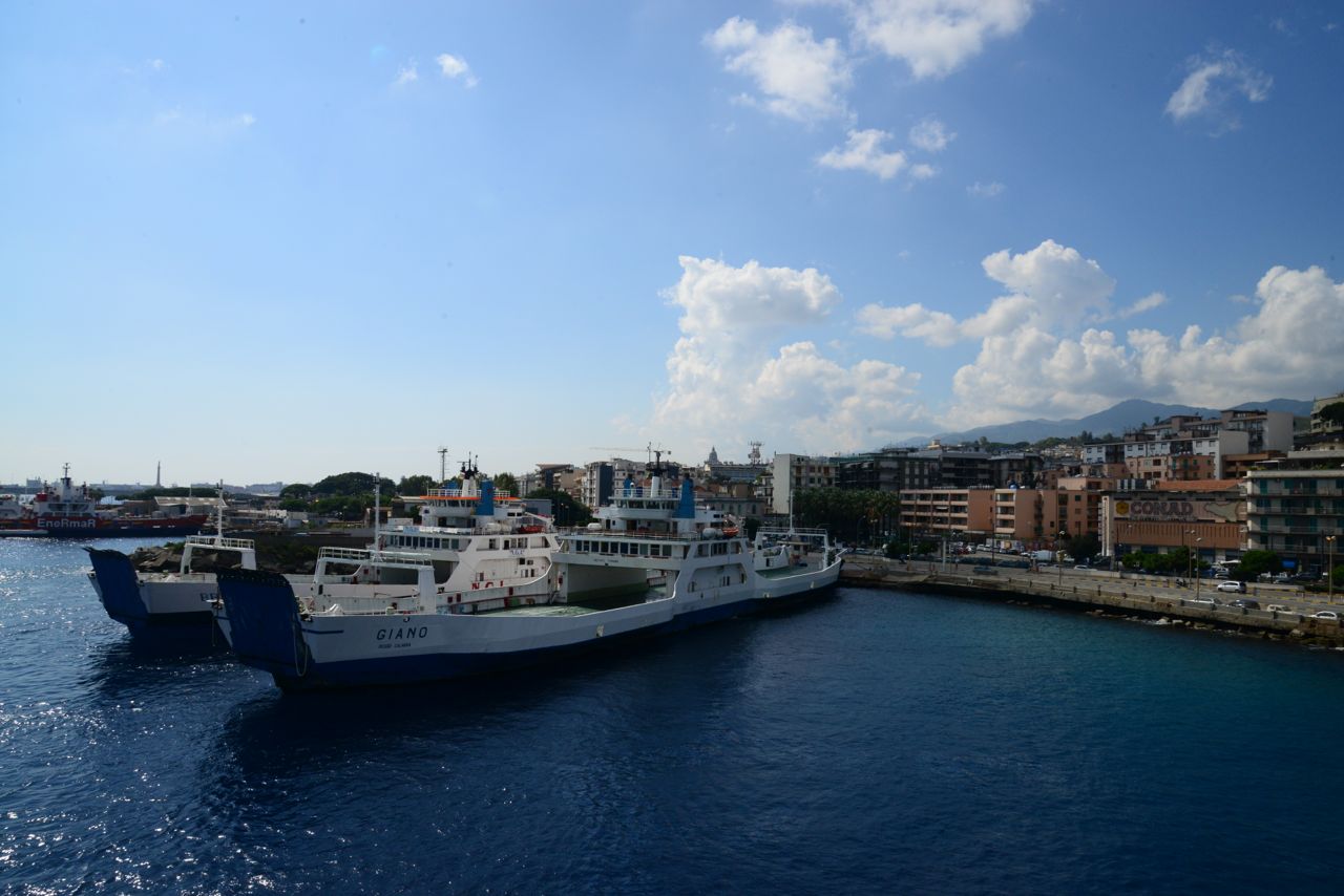 Atravessando o Estreito de Messina - Um Pouquinho de Cada Lugar
