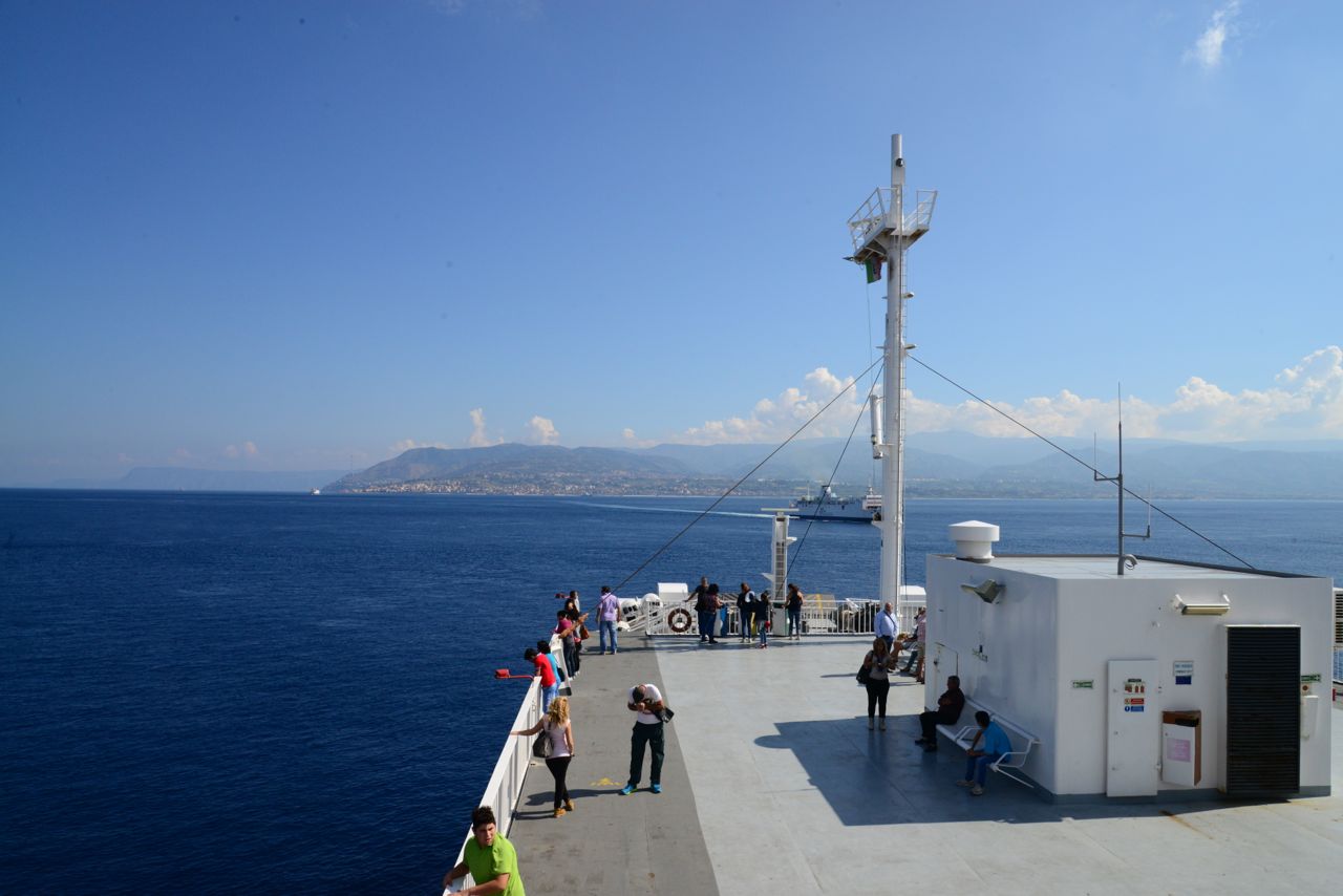 Atravessando o Estreito de Messina - Um Pouquinho de Cada Lugar