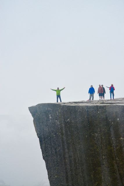 Preikestólen, a Pedra do Púlpito - Um Pouquinho de Cada Lugar