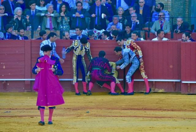 UMA TOURADA EM SEVILHA - Um Pouquinho de Cada Lugar